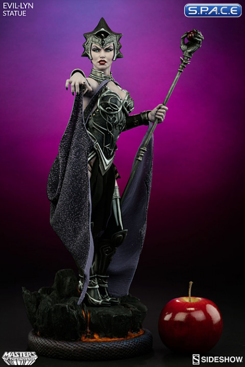 Evil-Lyn Statue (Masters of the Universe)