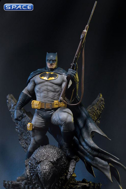 1/3 Scale Batman Museum Masterline Statue (Dark Knight III: The Master ...